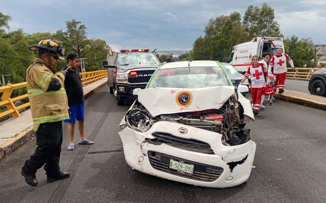 Conductor de camión muere atropellado por taxi en bulevar de Durango