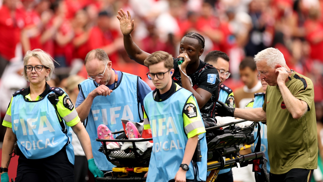 Ismaël Koné sufre posible fractura de tibia en el Canadá vs Catar; usa ...