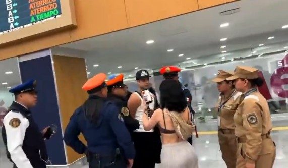 DETIENEN a influencer español en el Aeropuerto Internacional de la ...