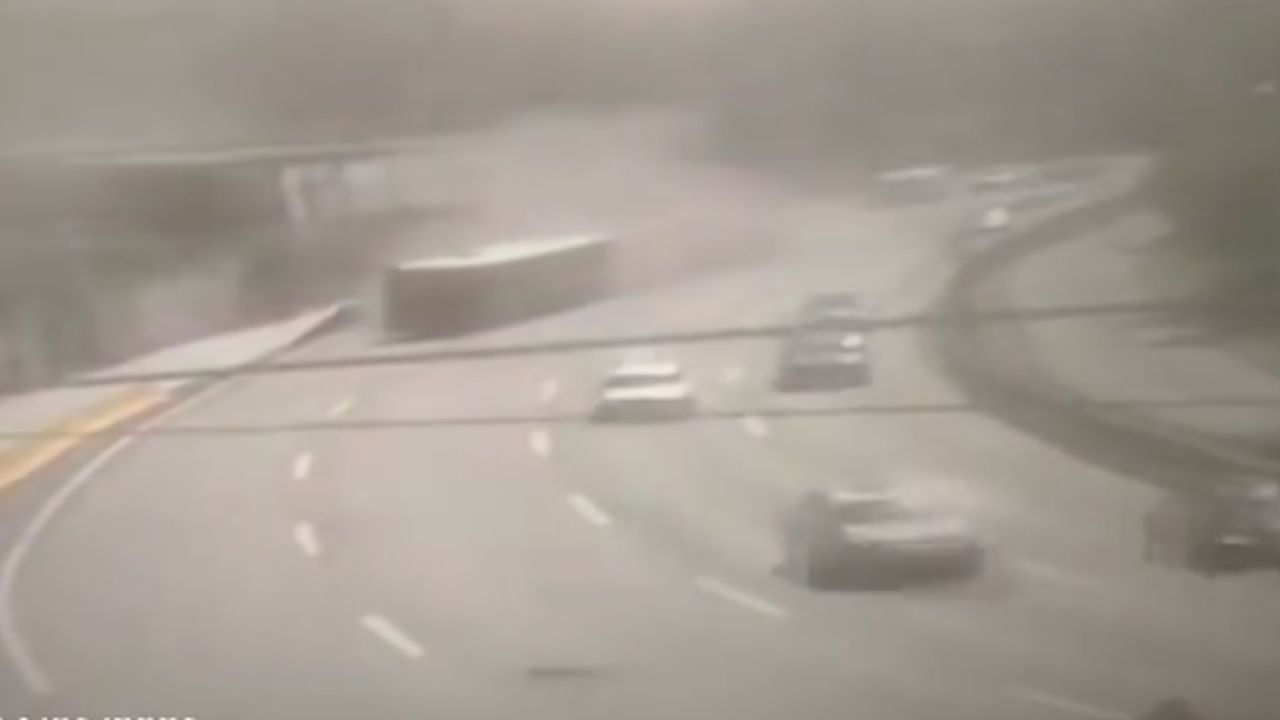Video del accidente en la México-Pachuca: así volcó el camión que dejó