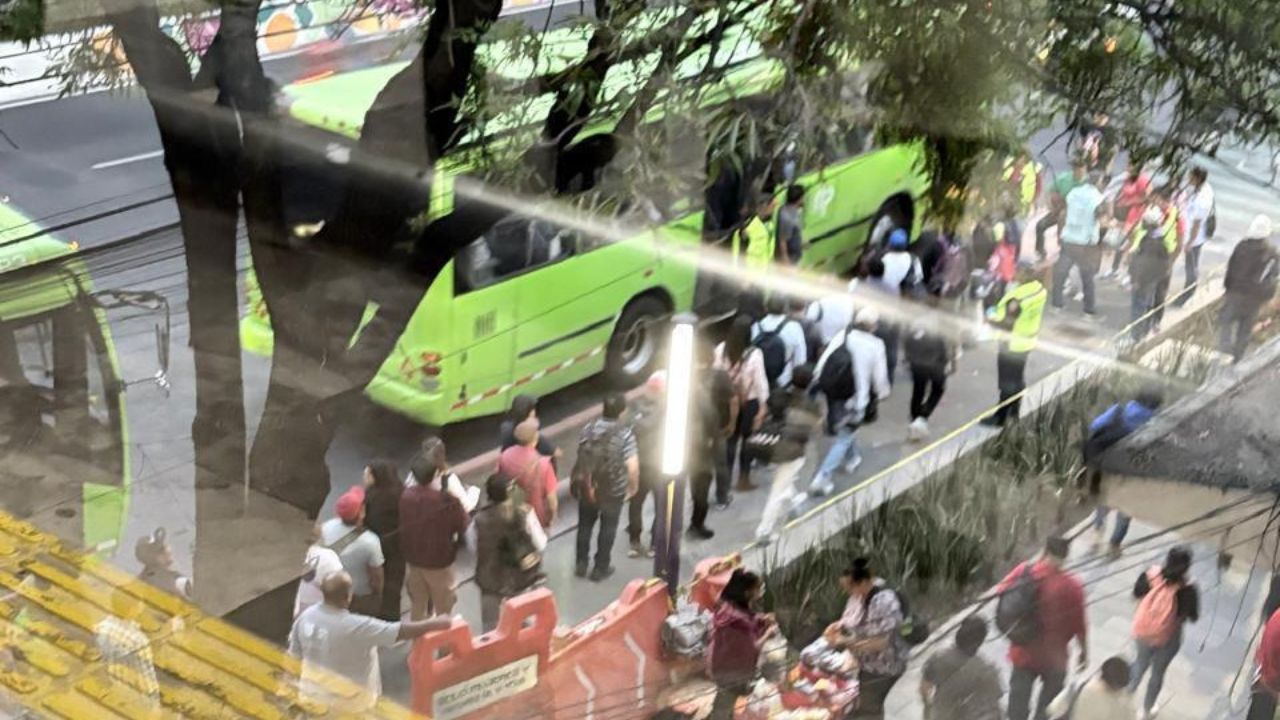Remodelaciones en la Línea 2 del Metro CDMX provocan largas filas y ...