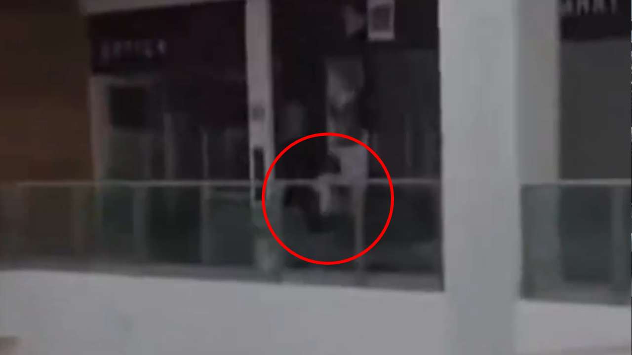 Avistamiento de NIÑA FANTASMA en centro comercial cerrado: VIDEO