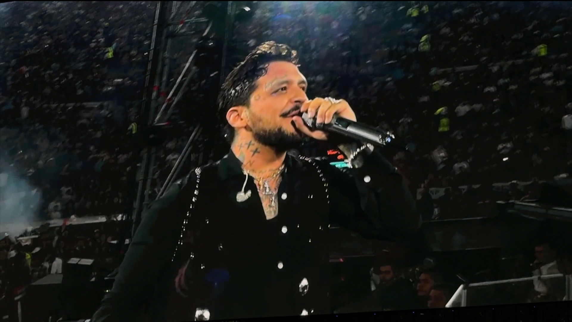 Christian Nodal triunfa en La Plaza México con Ángela Aguilar e ...