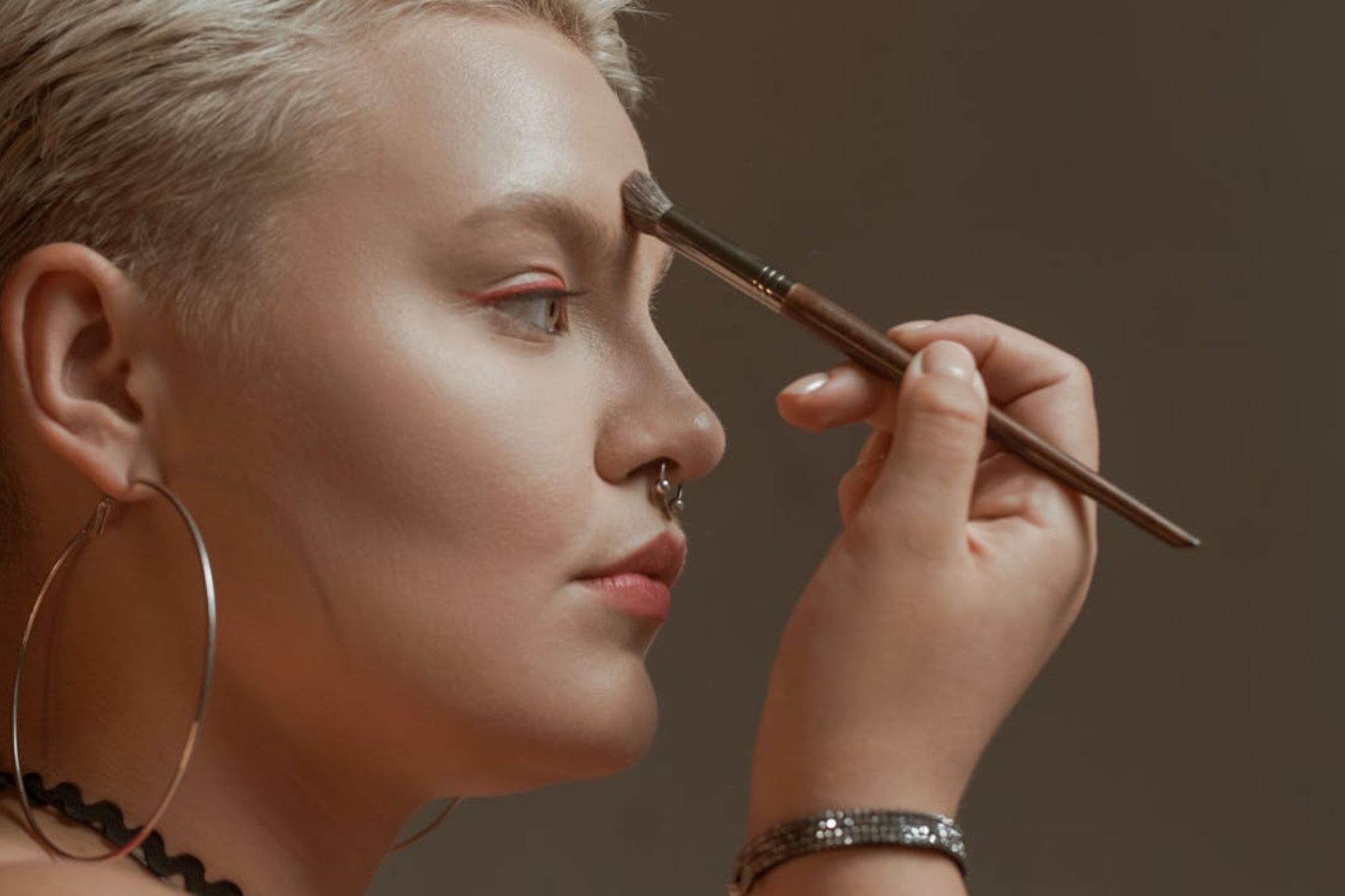 ¿Cómo afinar la nariz ancha con maquillaje? Trucos de profesionales