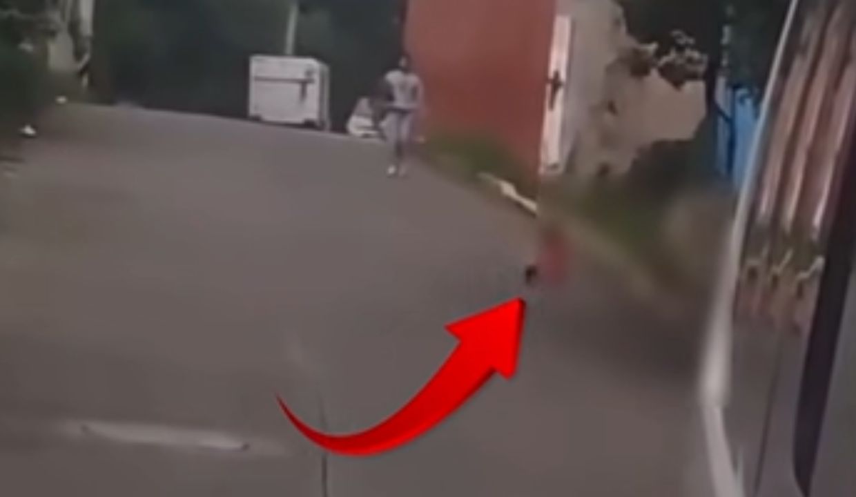 VIDEO: Menor gatea en carretera de Chignautla, Puebla